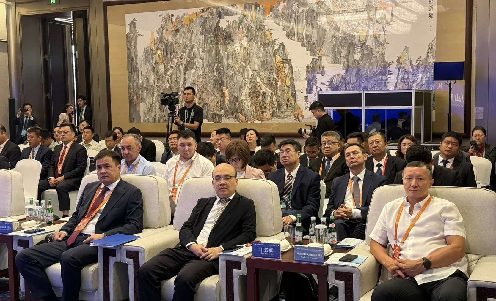 Investment projects of Kyrgyzstan discussed in China - Kyrgyz national ...