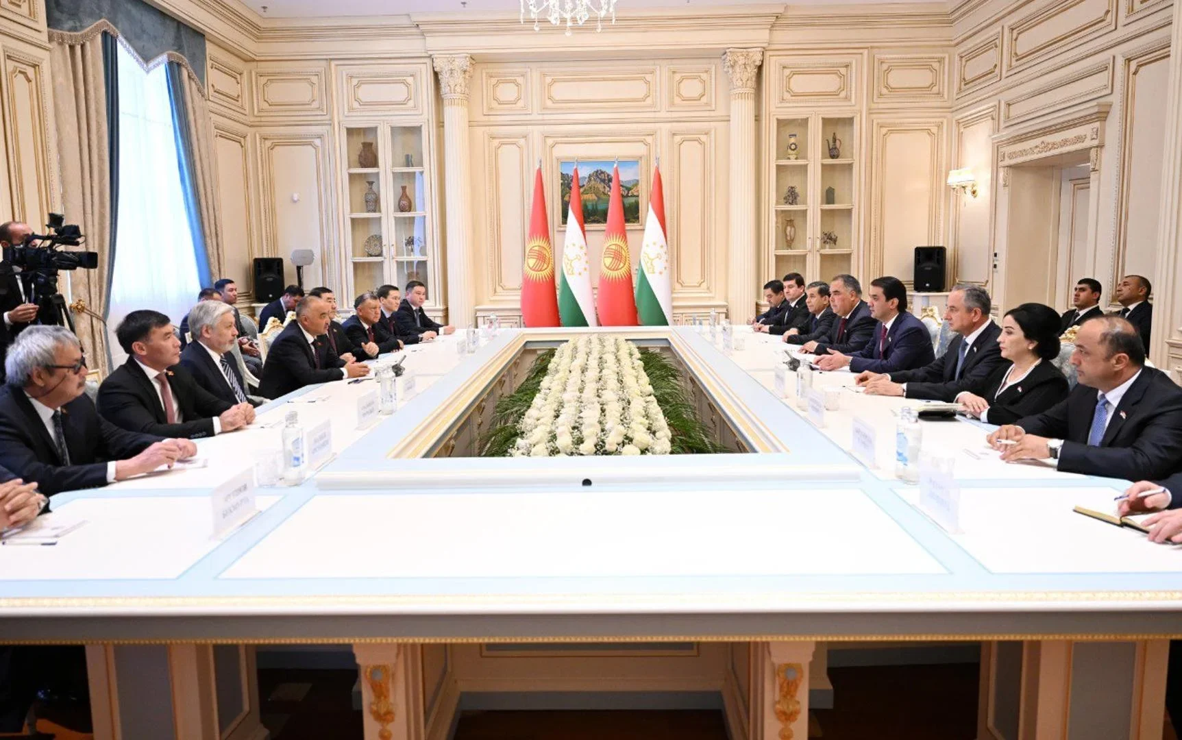 Kyrgyz Parliament speaker meets with Chairman of the National Assembly ...