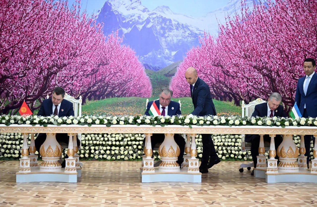 Presidents of Kyrgyzstan, Tajikistan and Uzbekistan sign Treaty on ...
